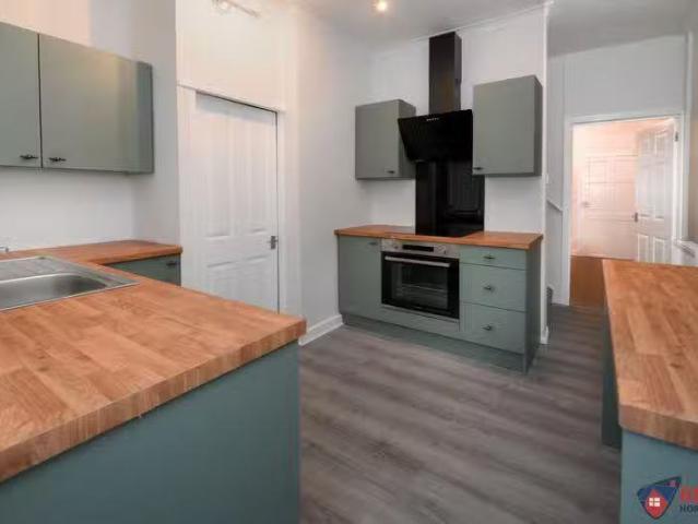 Deal! 1 BA 3 bedroom terraced house for rent in Bridge Street.