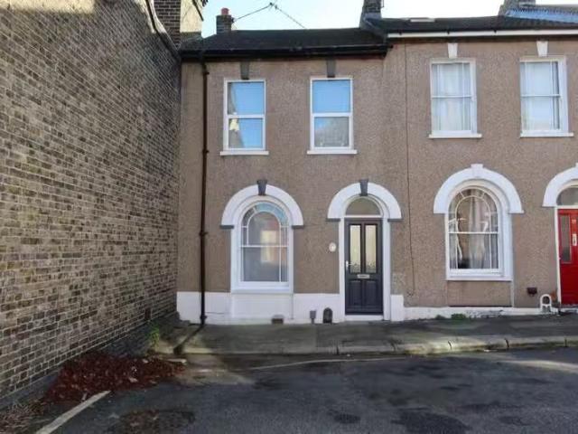 Just in! 1 BA 3 bedroom terraced house for rent in Christ Chur.