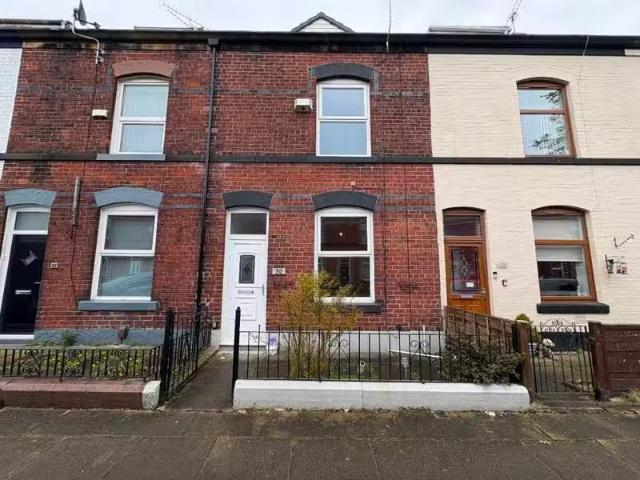 Nice 1 BA 3 bedroom terraced house for rent in Dawson Street.