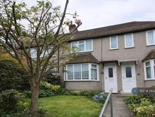 Nice 1 BA 3 bedroom terraced house for rent in George St, Cove.