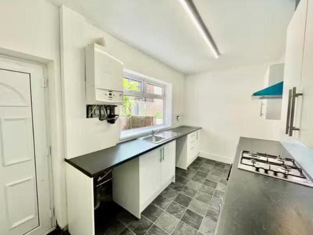 Cheap 1 BA 3 bedroom terraced house for rent in Gill Crescent.