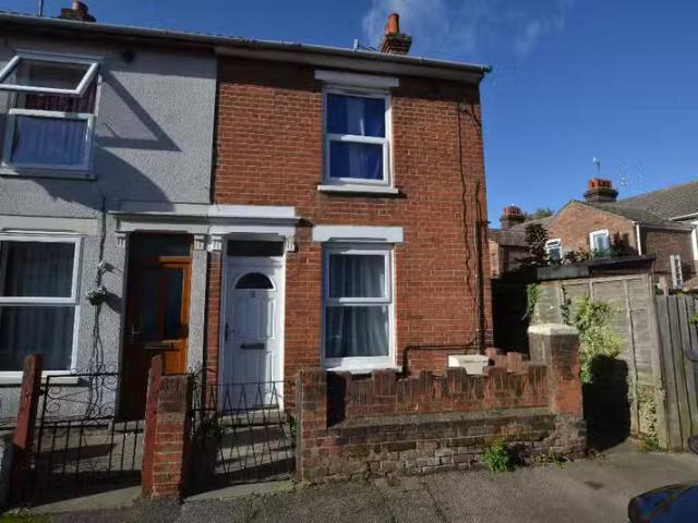 Charming 1 BA 3 bedroom terraced house for rent in Hartley Str.