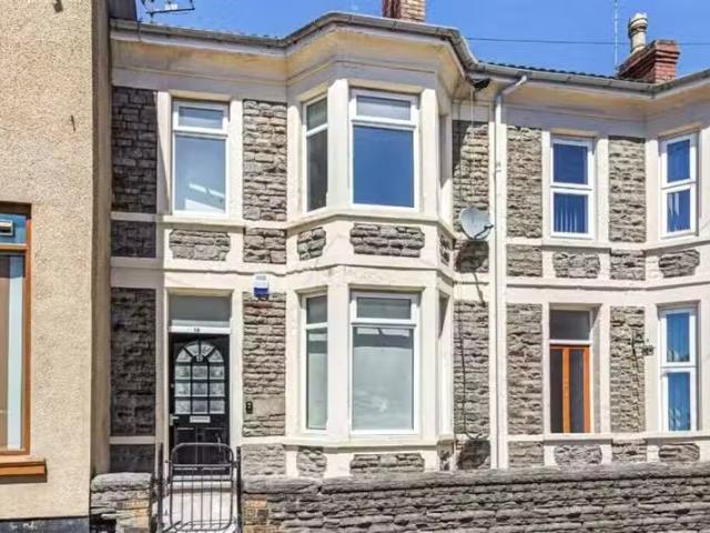 Cozy 1 BA 3 bedroom terraced house for rent in Hayward Road, L.