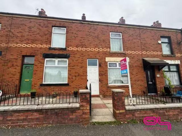 For Rent! 1 BA 3 bedroom terraced house for rent in Hennon Str.