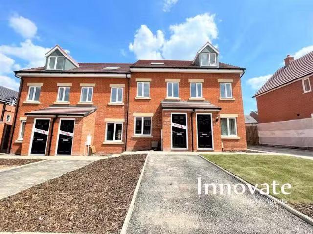 Nice 1 BA 3 bedroom terraced house for rent in Heroes Drive, S.