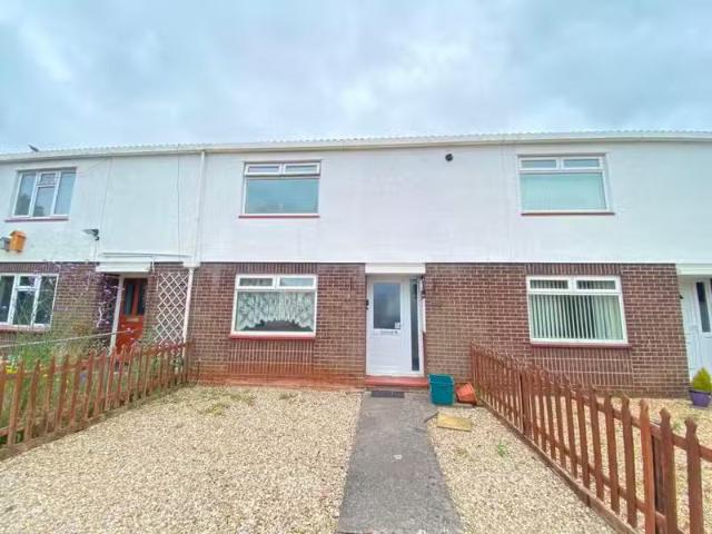 Nice 1 BA 3 bedroom terraced house for rent in Lapwing Gardens.
