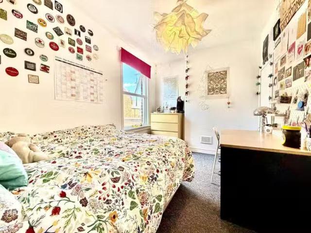 Nice 1 BA 3 bedroom terraced house for rent in STUDENT HOME D.