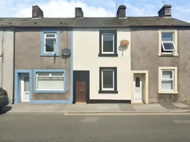 Cozy 1 BA 3 bedroom terraced house for rent in Trumpet Road, C.