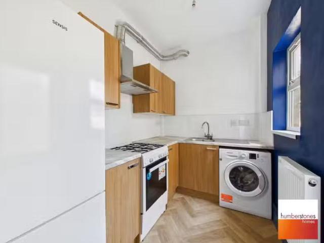 Nice 1 BA 3 bedroom terraced house for rent in Unett Street.