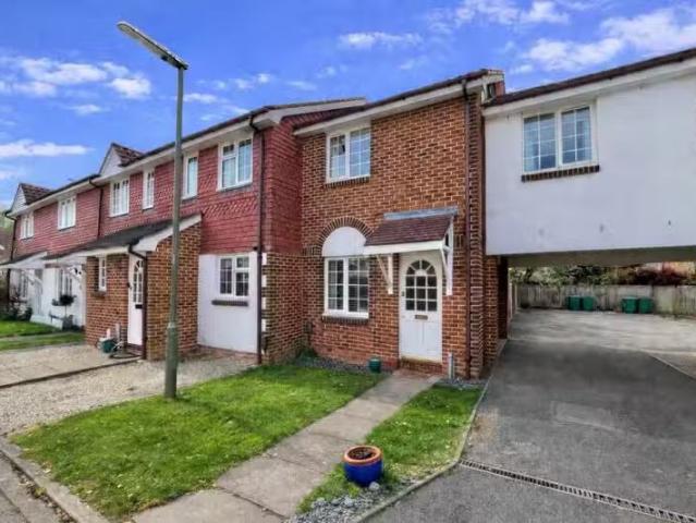 Unique 1 BA 3 bedroom terraced house for rent in Walton on Tha.