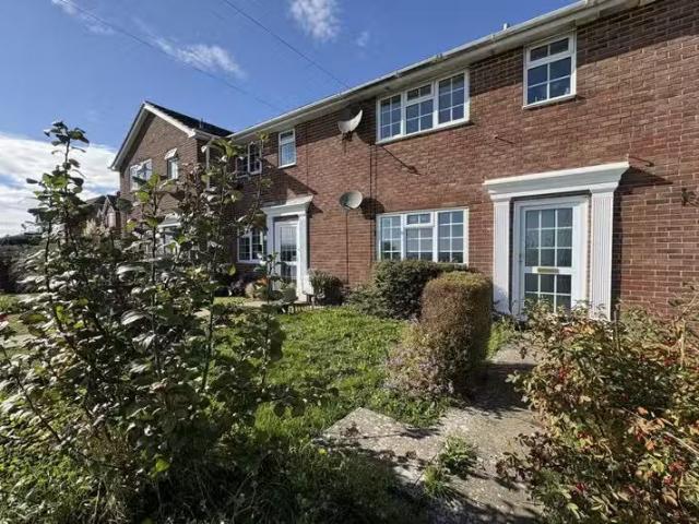 Deal! 1 BA 3 bedroom terraced house for rent in Weymouth, DT4