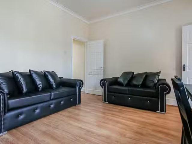 Cozy 1 BA 3 bedroom terraced house for rent in 89 Barrows Road.