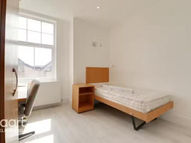 Just in! 1 BA 11 bedroom flat for rent in Springfield Road, Ch.