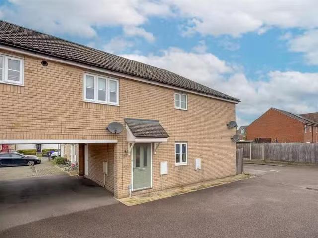 Deal! 1 BA 1 bedroom maisonette for rent in Spearmint Way, Red.