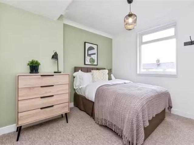Nice 1 BA 1 bedroom Mid Terrace Room to rent, Newcastle Terrac.