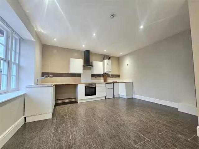 Nice 1 BA 1 bedroom apartment for rent in Ty Gloch, Bear Lane.