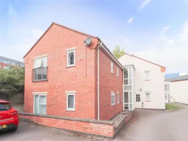 Nice 1 BA 1 bedroom apartment for rent in Bedford Street, Earl.