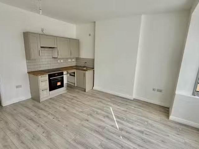 Deal! 1 BA 1 bedroom apartment for rent in College road, B13.