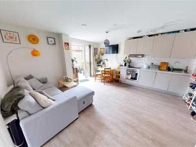 Unique 1 BA 1 bedroom apartment for rent in Decourcy House, Up.