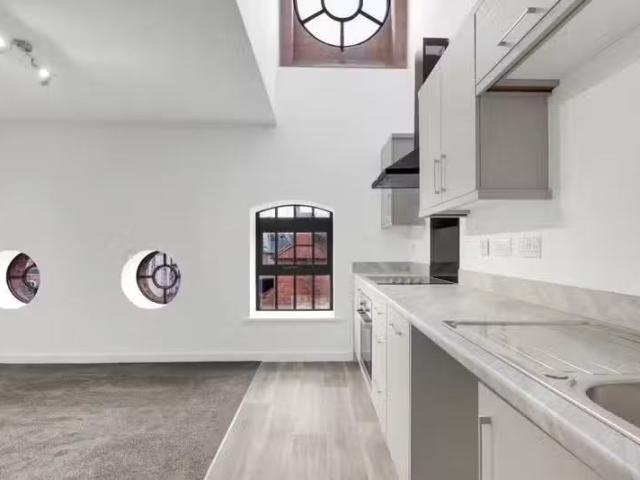 Nice 1 BA 1 bedroom apartment for rent in Horninglow Street, P.