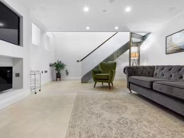 Cheap 1 BA 1 bedroom apartment for rent in Marine House, Mount.