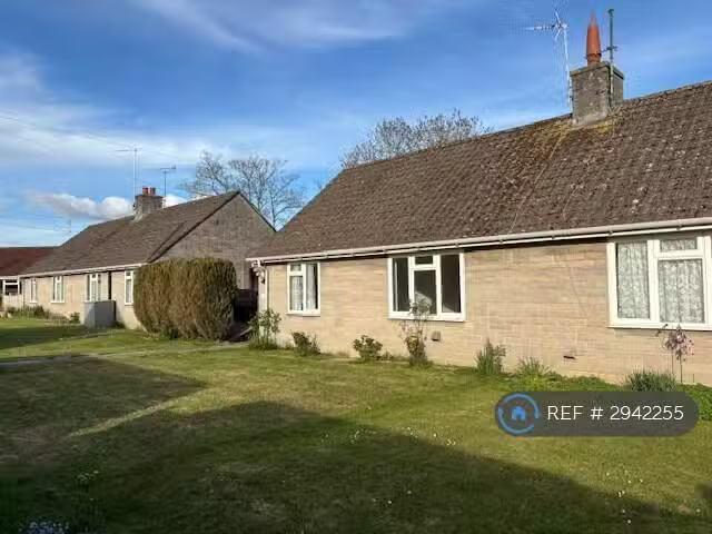 Nice 1 BA 1 bedroom bungalow for rent in Green Close, Sparkfor.