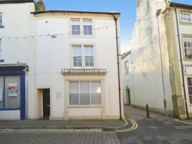 Nice 1 BA 1 bedroom End Terrace House to rent, Roper Street, W.