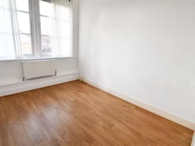Rental! 1 BA 1 bedroom flat for rent in 41 Dock View Road, Bar.