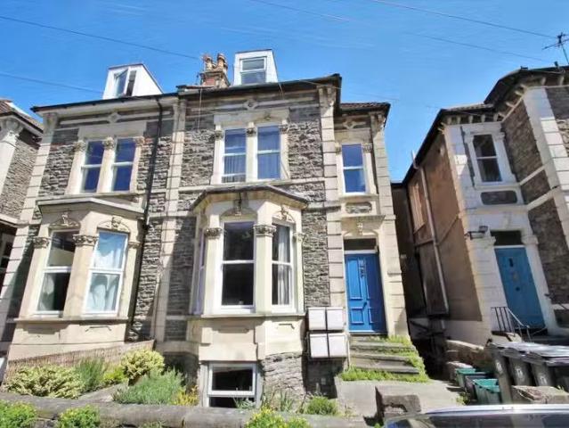 Just in! 1 BA 1 bedroom flat for rent in Collinwood Road, Redl.
