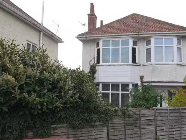 Cheap 1 BA 1 bedroom flat for rent in Coombe Gardens, Bournemo.