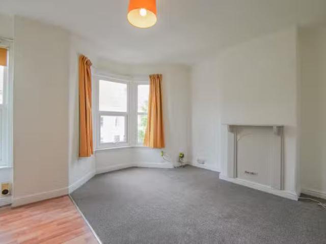 Rental! 1 BA 1 bedroom flat for rent in a Kensington Road, St.