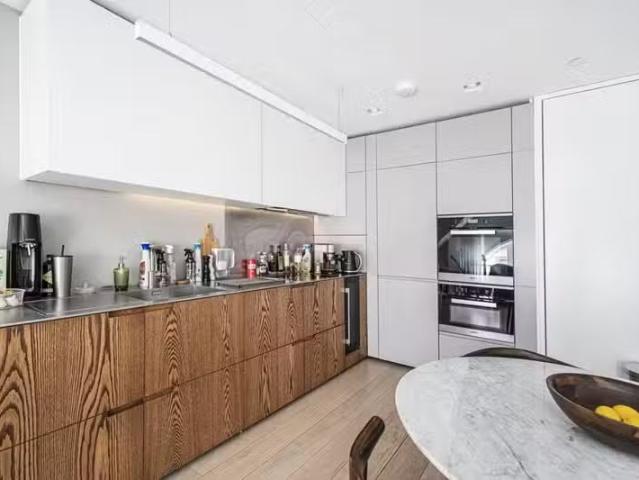 Deal! 1 BA 1 bedroom flat for rent in Bartholomew Close, Barbi.