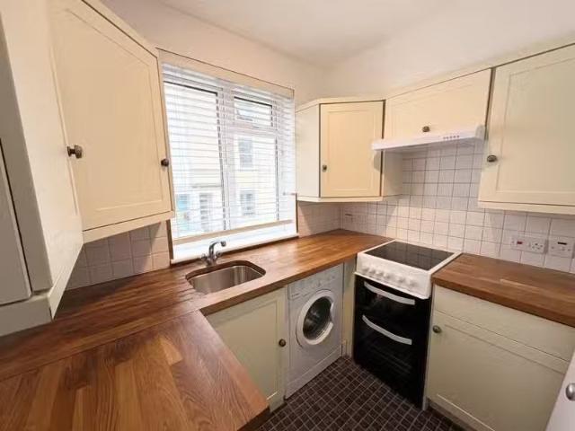 Nice 1 BA 1 bedroom flat for rent in Farm Road, Hove, BN3