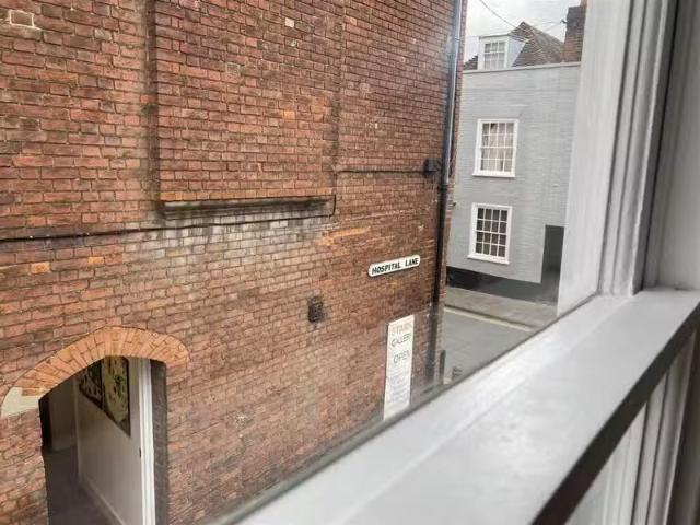 Unique 1 BA 1 bedroom flat for rent in Hospital Lane Canterb.