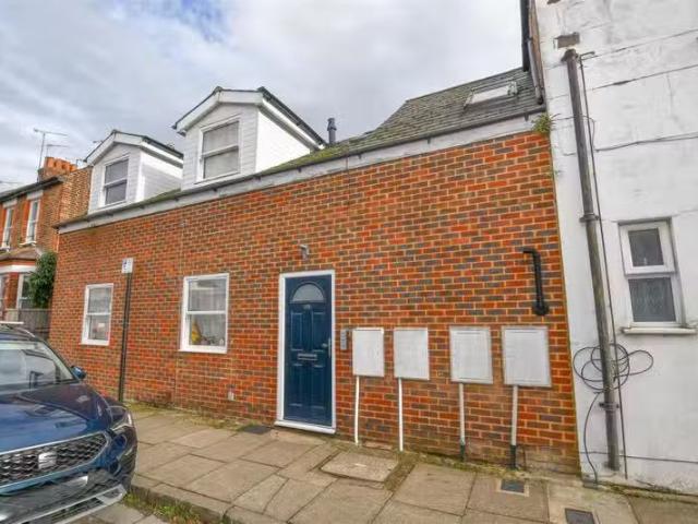 Cozy 1 BA 1 bedroom flat for rent in Hatfield Road, St. Albans.