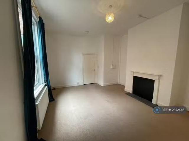 Just in! 1 BA 1 bedroom flat for rent in Heath Terrace, Leamin.