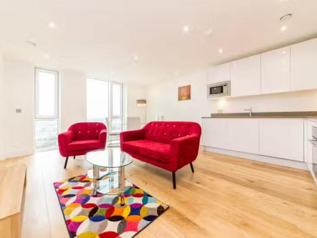 Rental! 1 BA 1 bedroom flat for rent in High Street, Stratford.