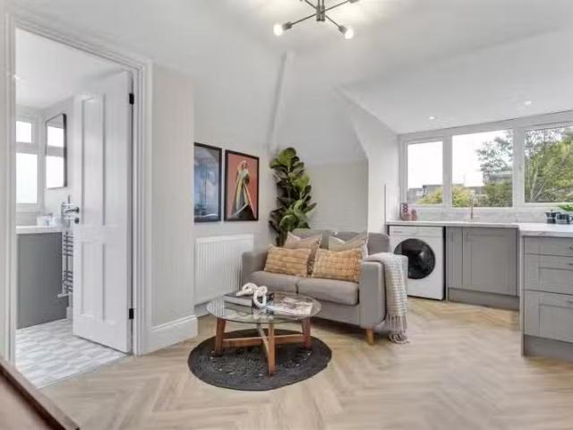 Just in! 1 BA 1 bedroom flat for rent in Overnhill Road, Brist.