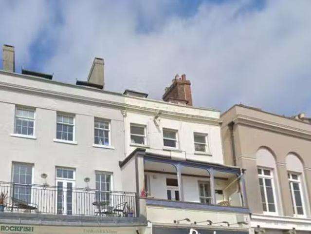 Just in! 1 BA 1 bedroom flat for rent in New Street, Weymouth.