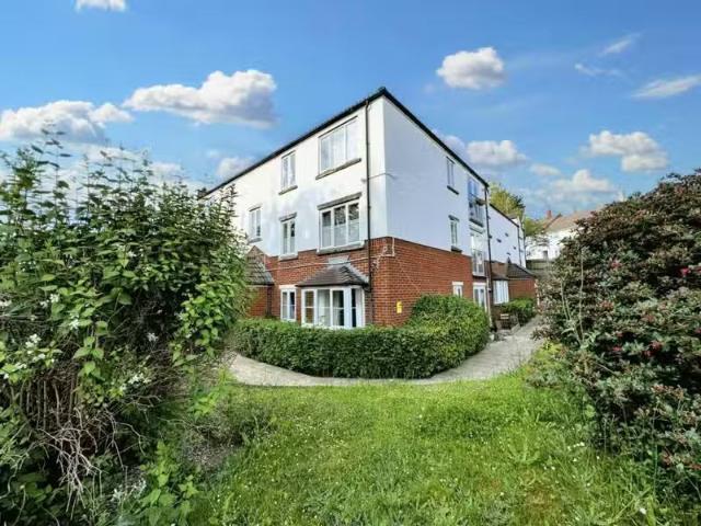 Nice 1 BA 1 bedroom flat for rent in Sturminster Road, Bristol.