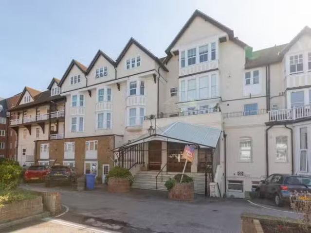 Cozy 1 BA 1 bedroom flat for rent in St Mildreds Court, Beach.