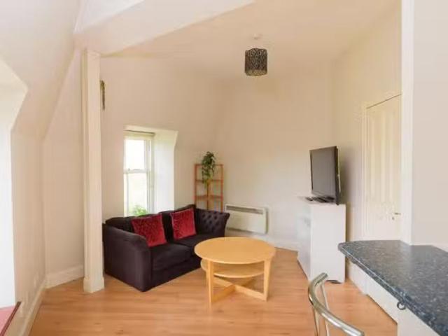 Nice 1 BA 1 bedroom flat for rent in St Nicholas Lane, Aberdee.