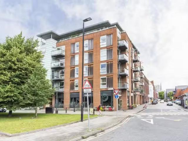 Deal! 1 BA 1 bedroom flat for rent in Queen Square Apartments.