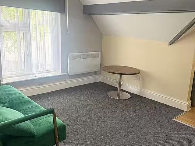 Deal! 1 BA 1 bedroom flat for rent in Richmond Road, Roath, Ca.