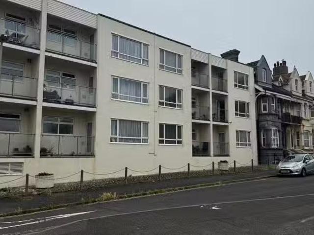 Nice 1 BA 1 bedroom flat for rent in West View Court, Steyne R.
