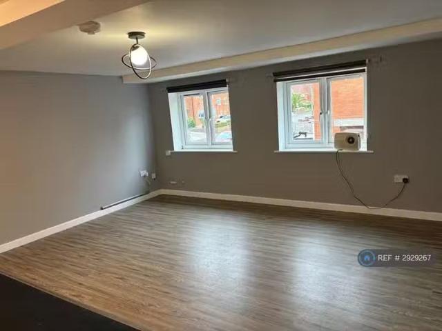 Nice 1 BA 1 bedroom flat for rent in Westfield Road, Yeovil, B.