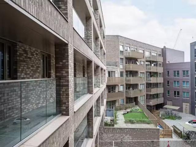 Charming 1 BA 1 bedroom flat for rent in White Post Lane, Hack.