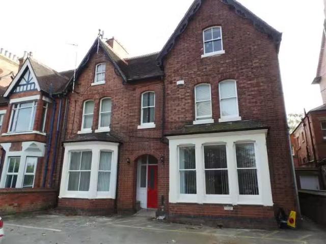Nice 1 BA 1 bedroom flat for rent in Whitehall Road, Rugby, Wa.
