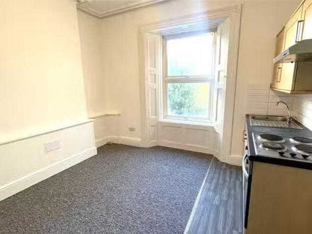Deal! 1 BA 1 bedroom Flat to rent, Abbey Road, Torquay, TQ2 £.