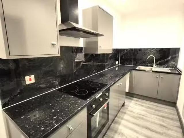 Nice 1 BA 1 bedroom ground floor flat for rent in New Street.